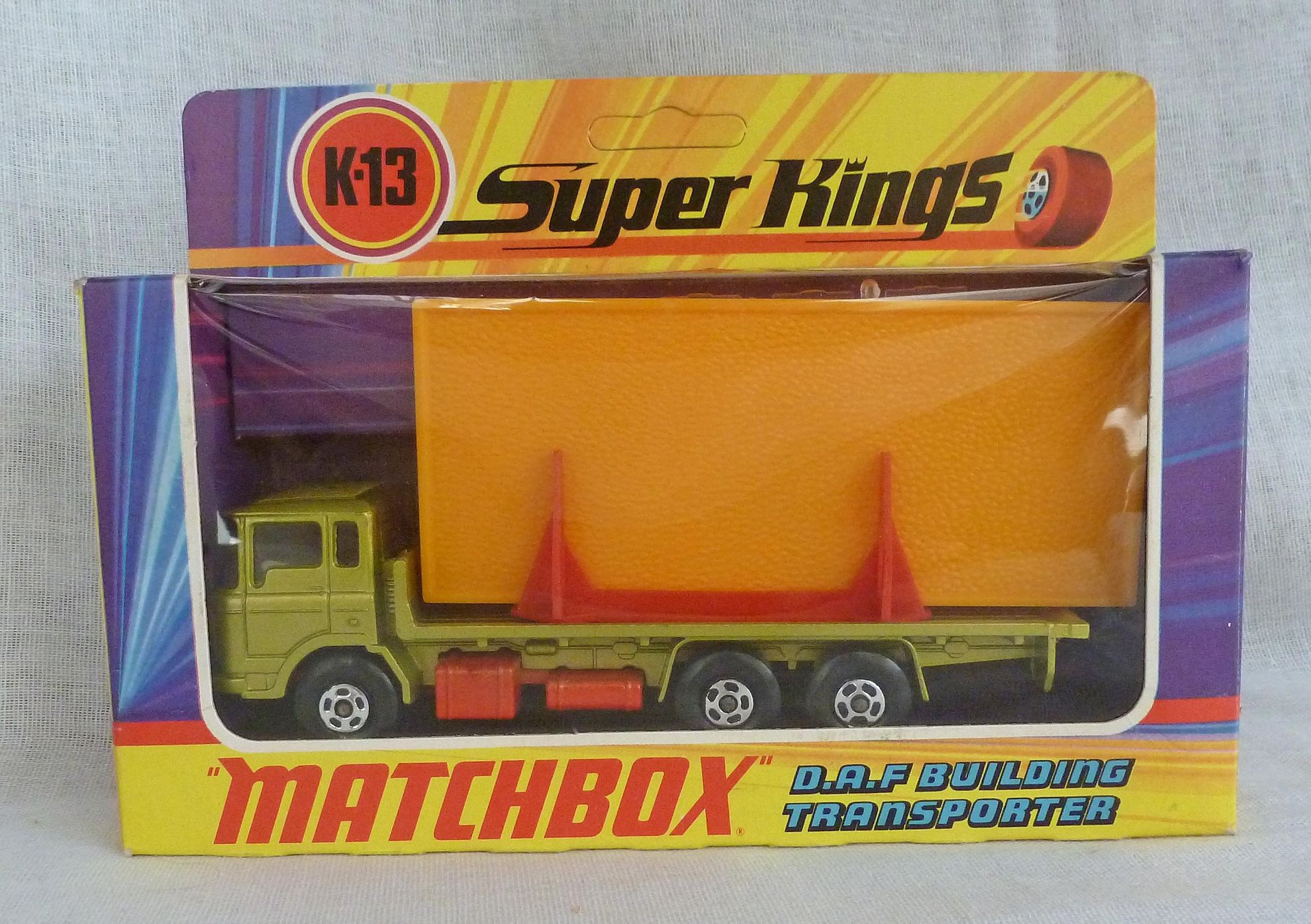 Rockertron Toys. Matchbox SuperKings K-13 DAF Building Transporter