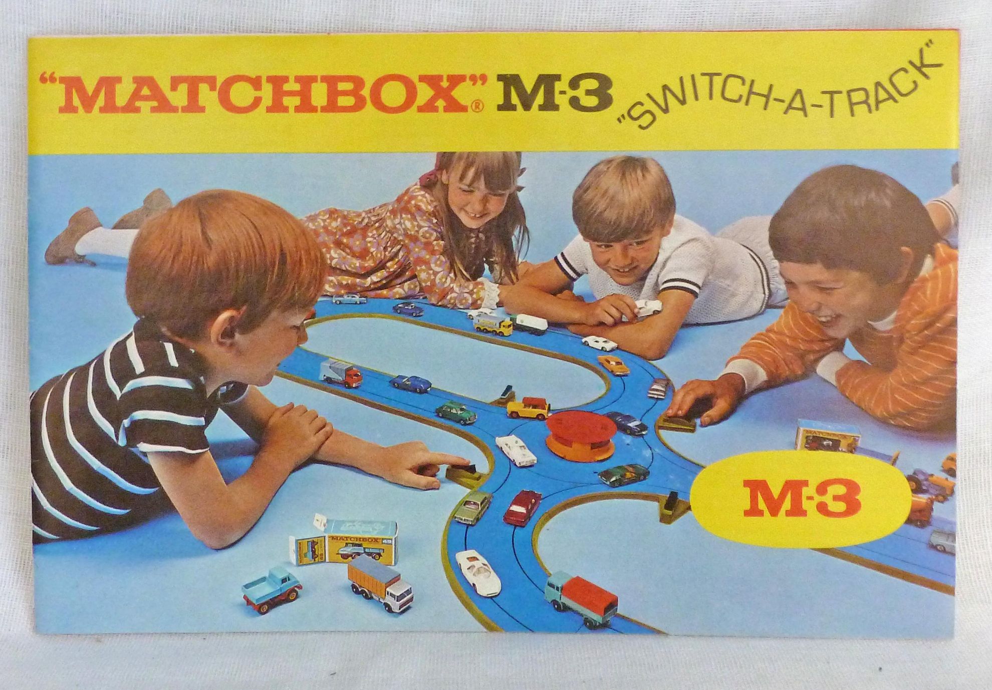 Rockertron Toys. Matchbox Motorway M-3 Switch-A-Track Catalogue [A]